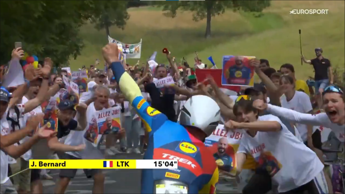 Tour de France | Les images folles du passage de Julien Bernard - FFL