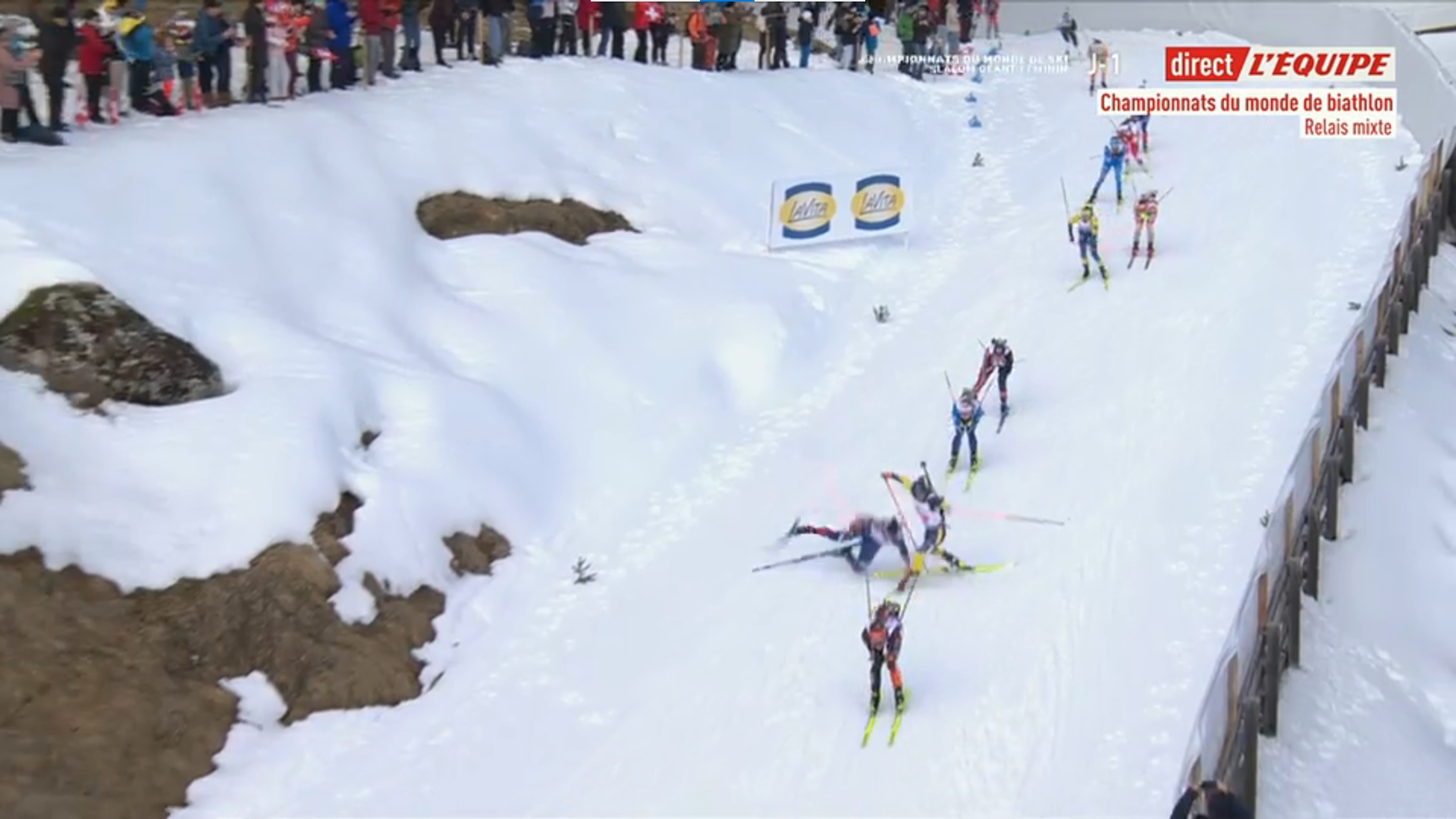 Mondiaux Biathlon | La chute artistique de Julia Simon - FFL