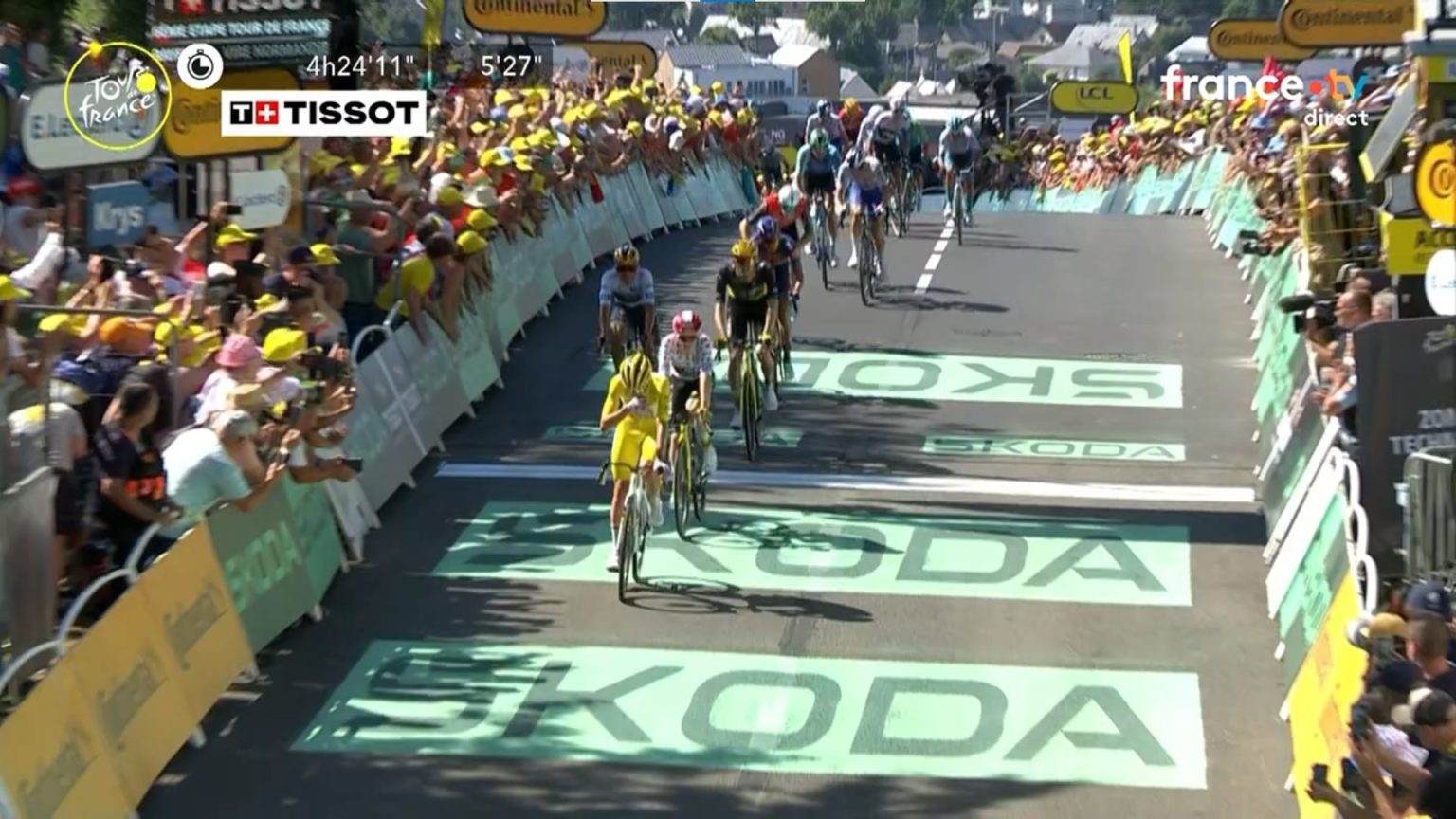 Gif lingerie porno gigantic breasts and a full backside, a