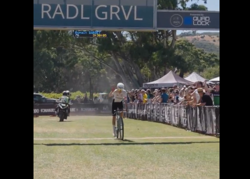 Romain Bardet auteur d'un numéro incompréhensible en gravel - FFL